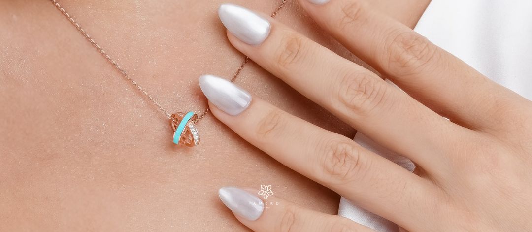 5 Cara & Tips Cek Undertone Kulit untuk Memilih Warna Perhiasan yang Sesuai